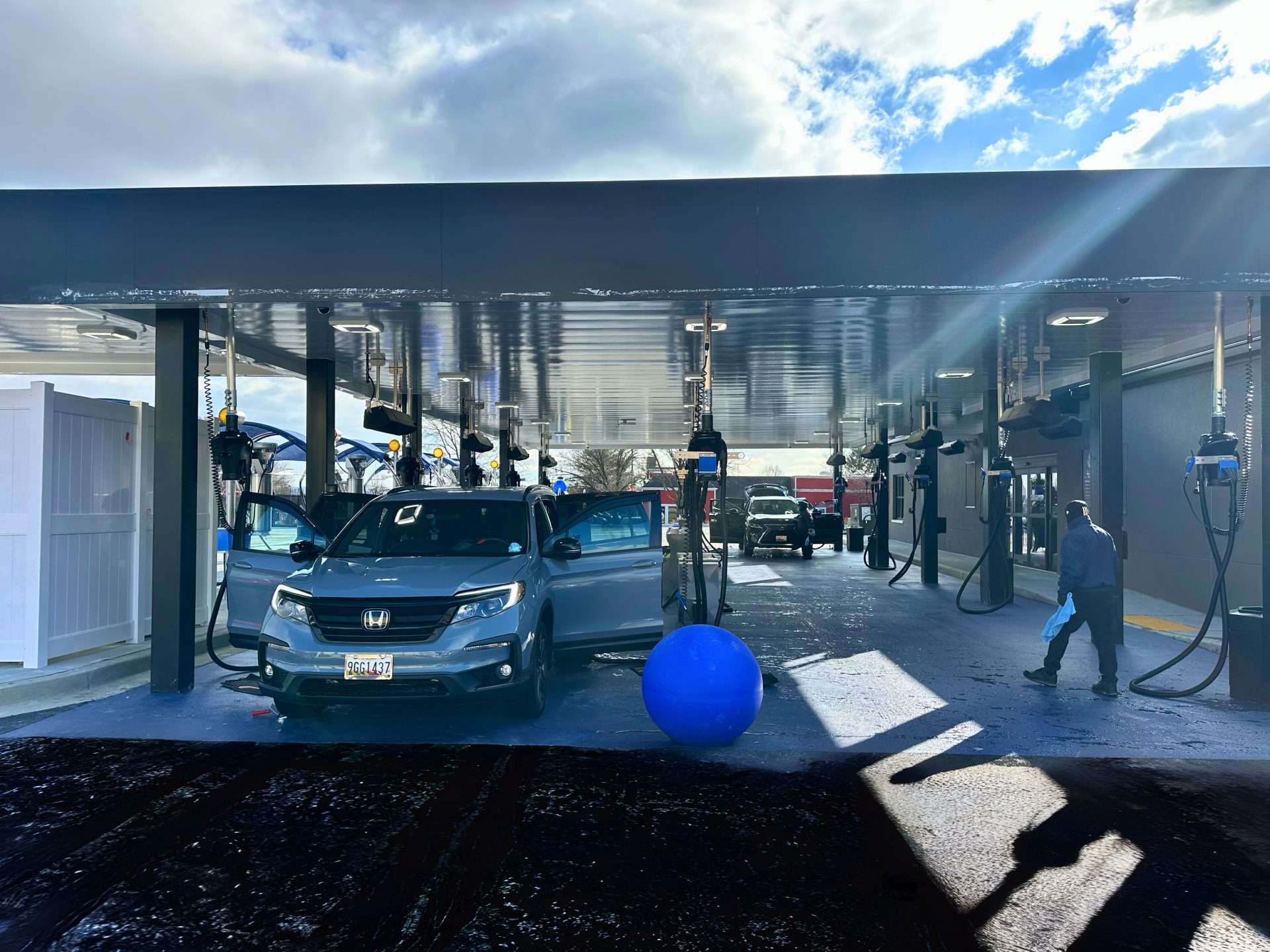 Full-Service Car Wash in Frederick, MD | Daily Wash & Free Amenities